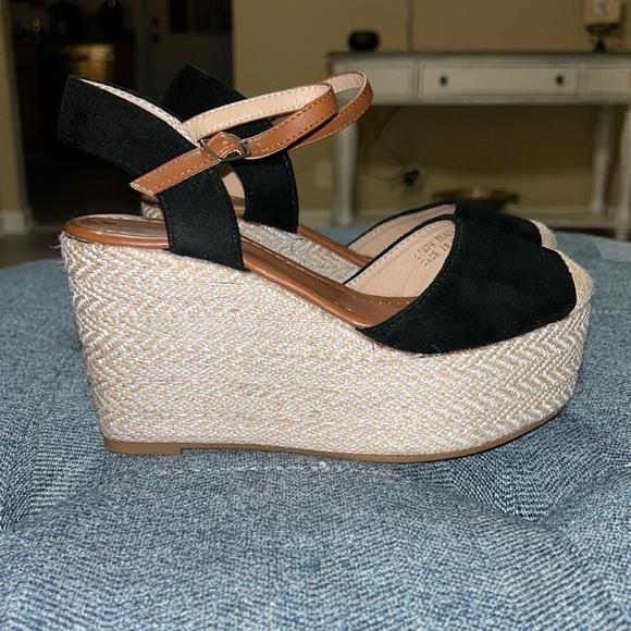 Victoria Adames | Shoes | Nwot Victoria Adames Platform Sandals Size 8 ...